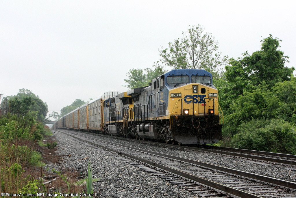 CSX 281 and train Q217